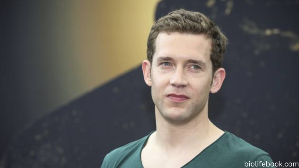 Nick Hendrix: Net Worth, Age, Height, Grandfather, TV Shows,bio