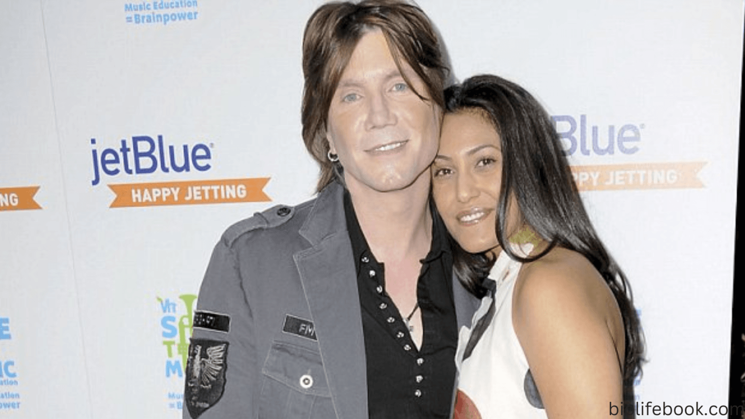 Laurie Farinacci's: Net Worth, Age, Height, Images, Bio, Religion.