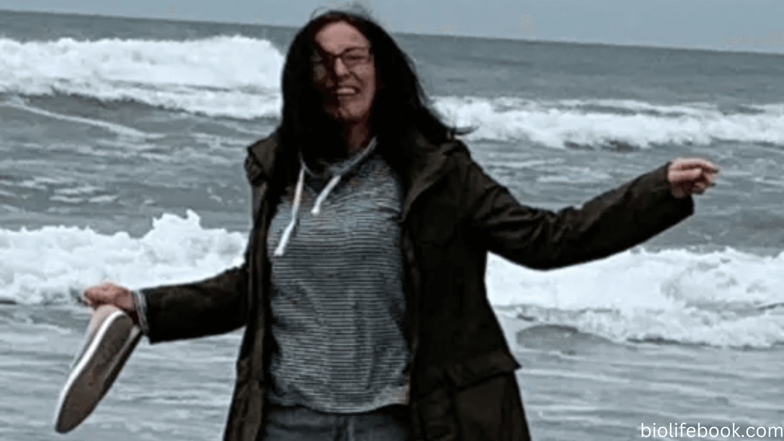 Laurie Farinacci's: Net Worth, Age, Height, Images, Bio, Religion.